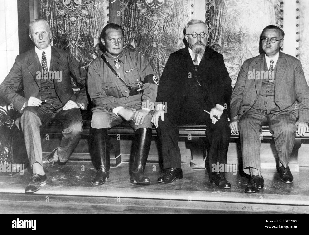Hermann Göring (NSDAP) and his deputies: Walter Gräf (DNVP), Thomas ...