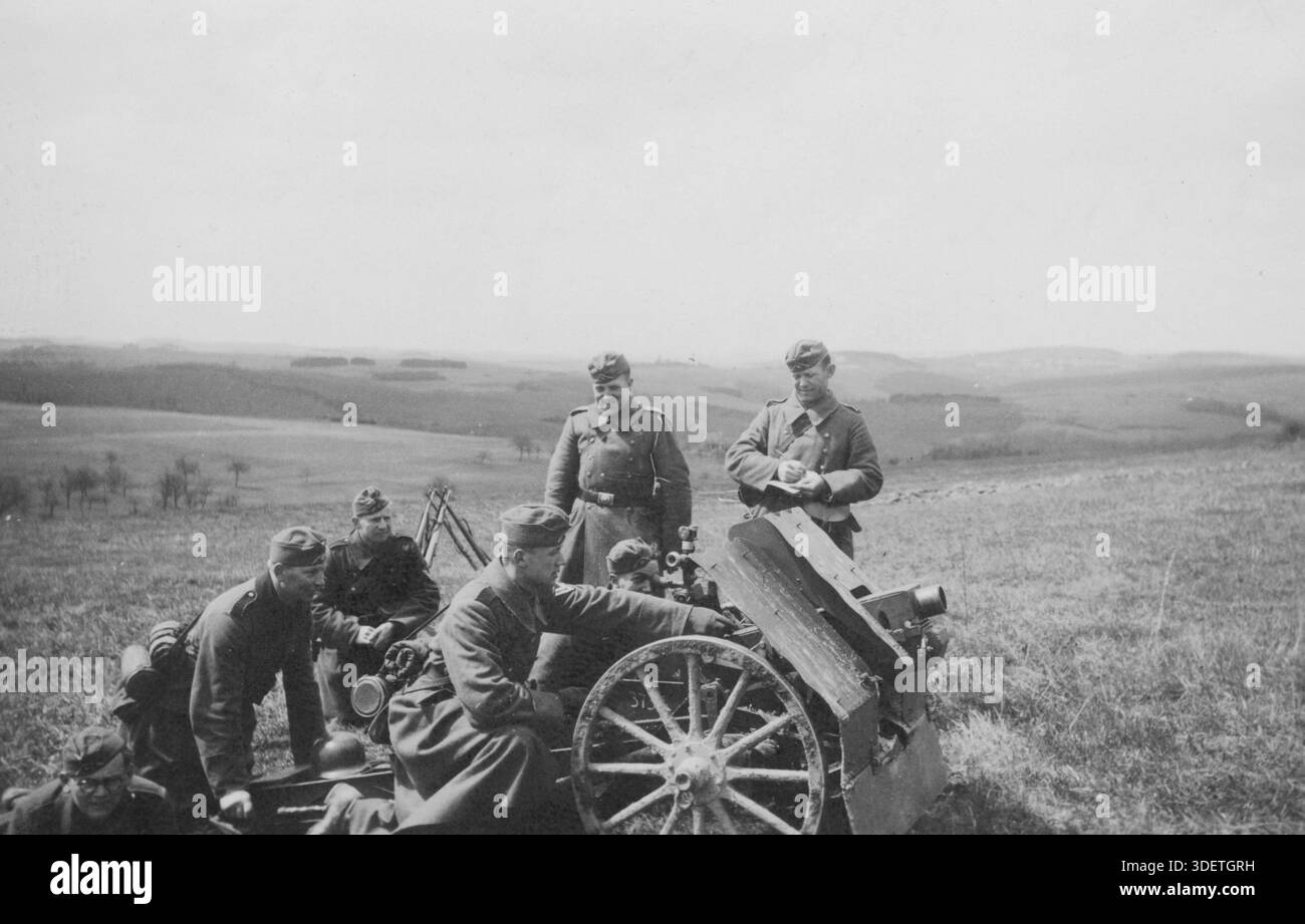 Soldiers drill heavy infantry hi-res stock photography and images - Alamy