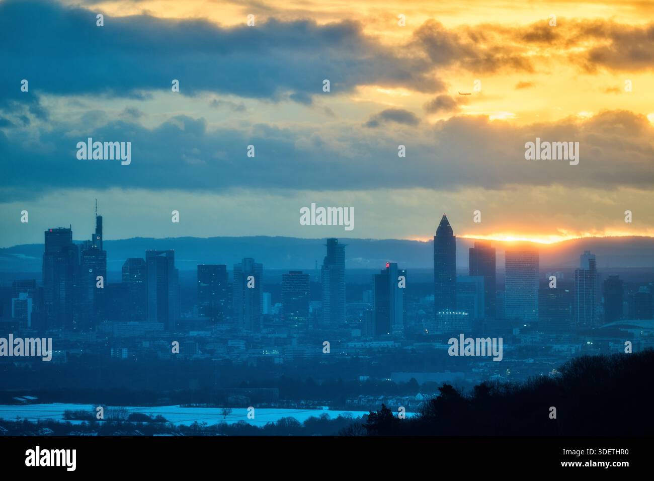 The sun rises over the buildings of the banking district in Frankfurt ...