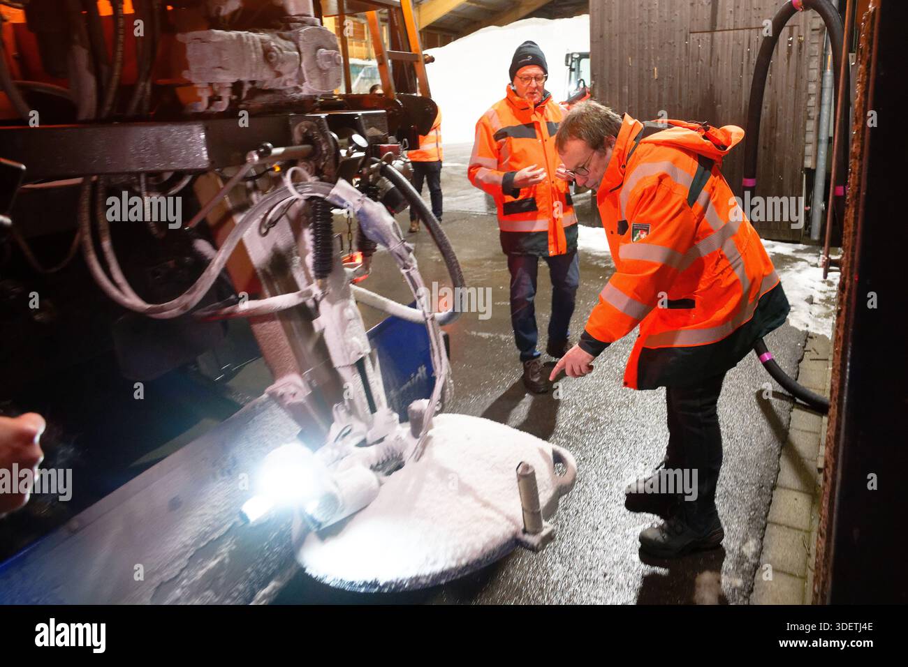 09 January 2026, North Rhine-Westphalia, Wiehl: Oliver Krischer ...