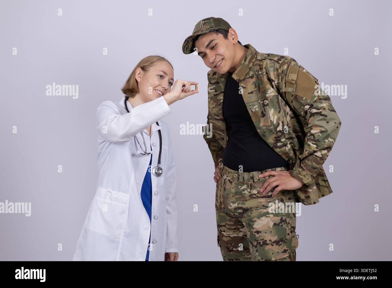 Medical treatment care soldier hi-res stock photography and images - Alamy