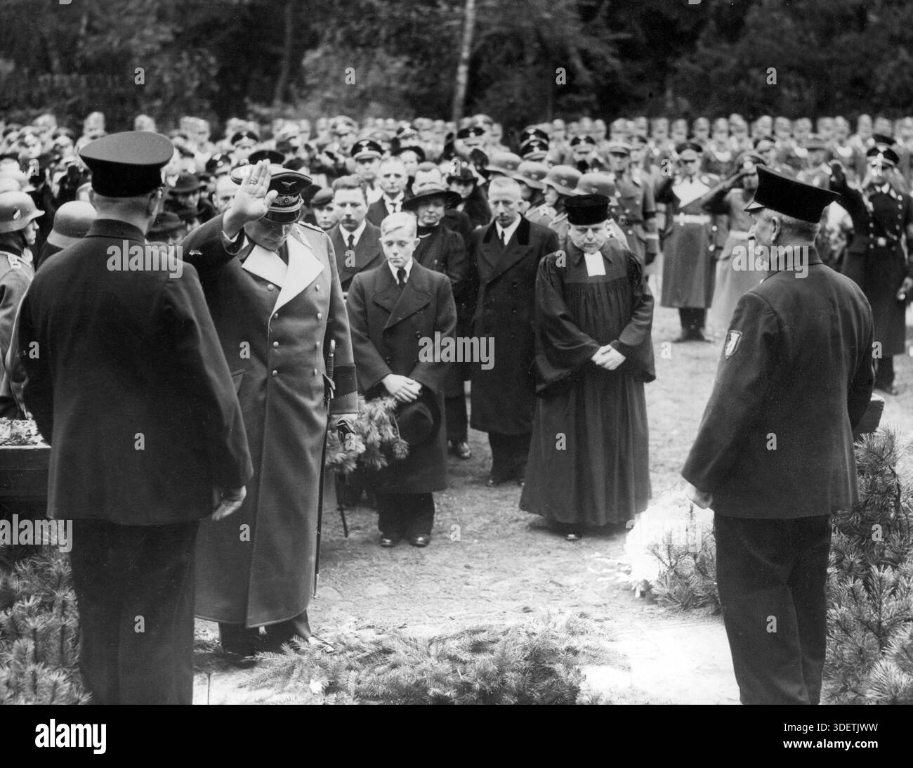 Hermann Göring at the funeral of his brother-in-law Friedrich Rigele at ...