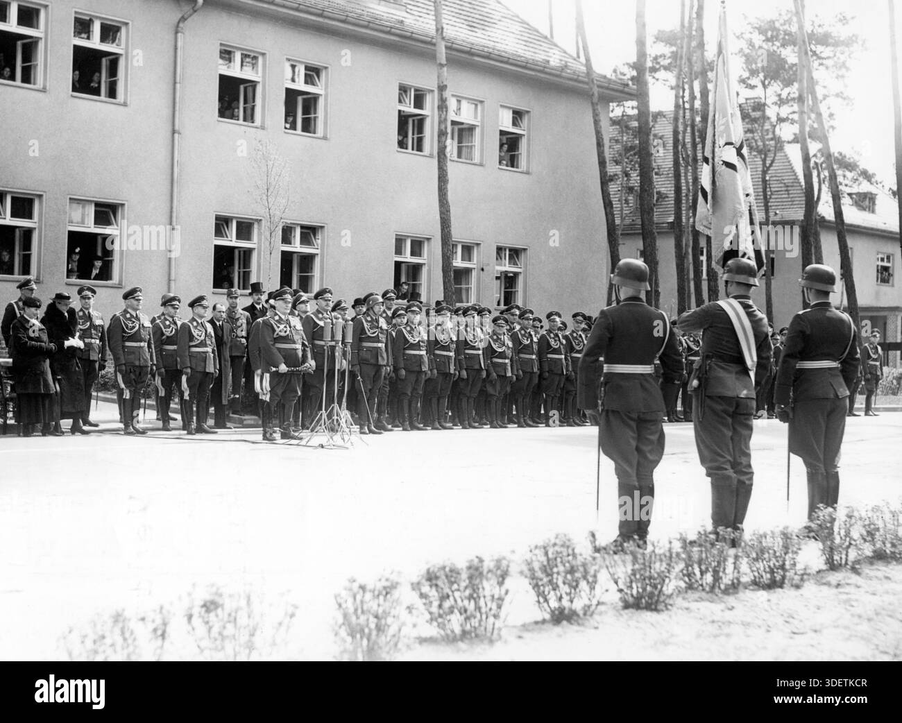 Hermann Göring at the Richthofen ceremony in Döberitz. On the occasion ...