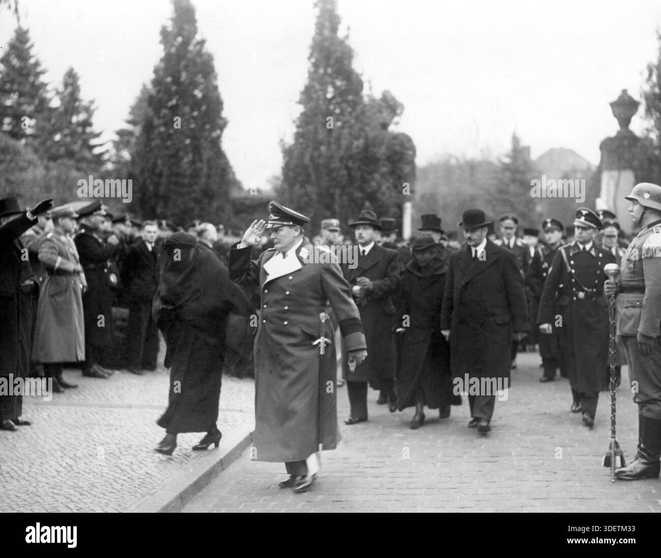 Hermann Göring at the funeral of his brother-in-law Friedrich Rigele at ...