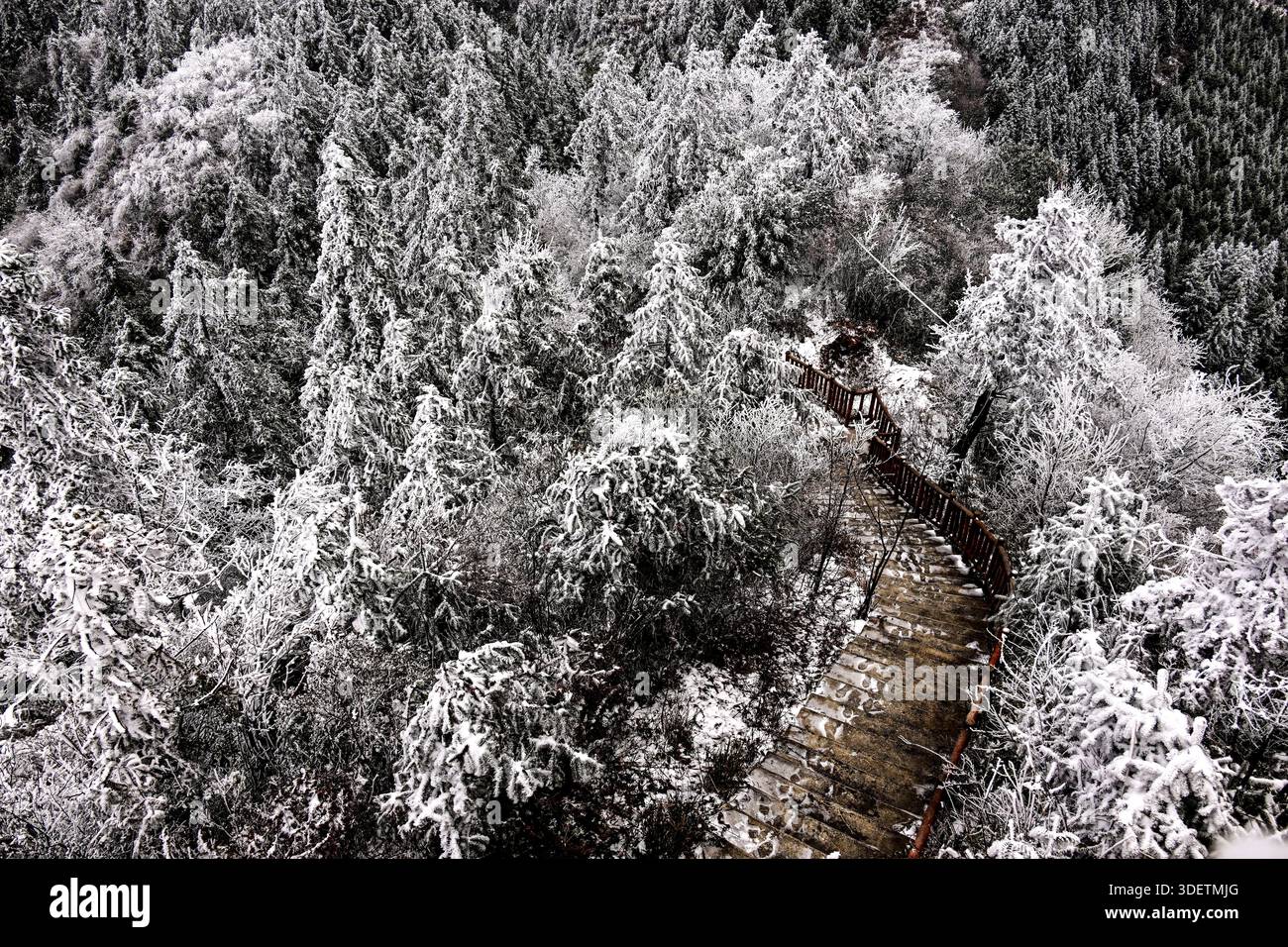 Aerial photo shows the snow-covered landscape in Youyang County ...