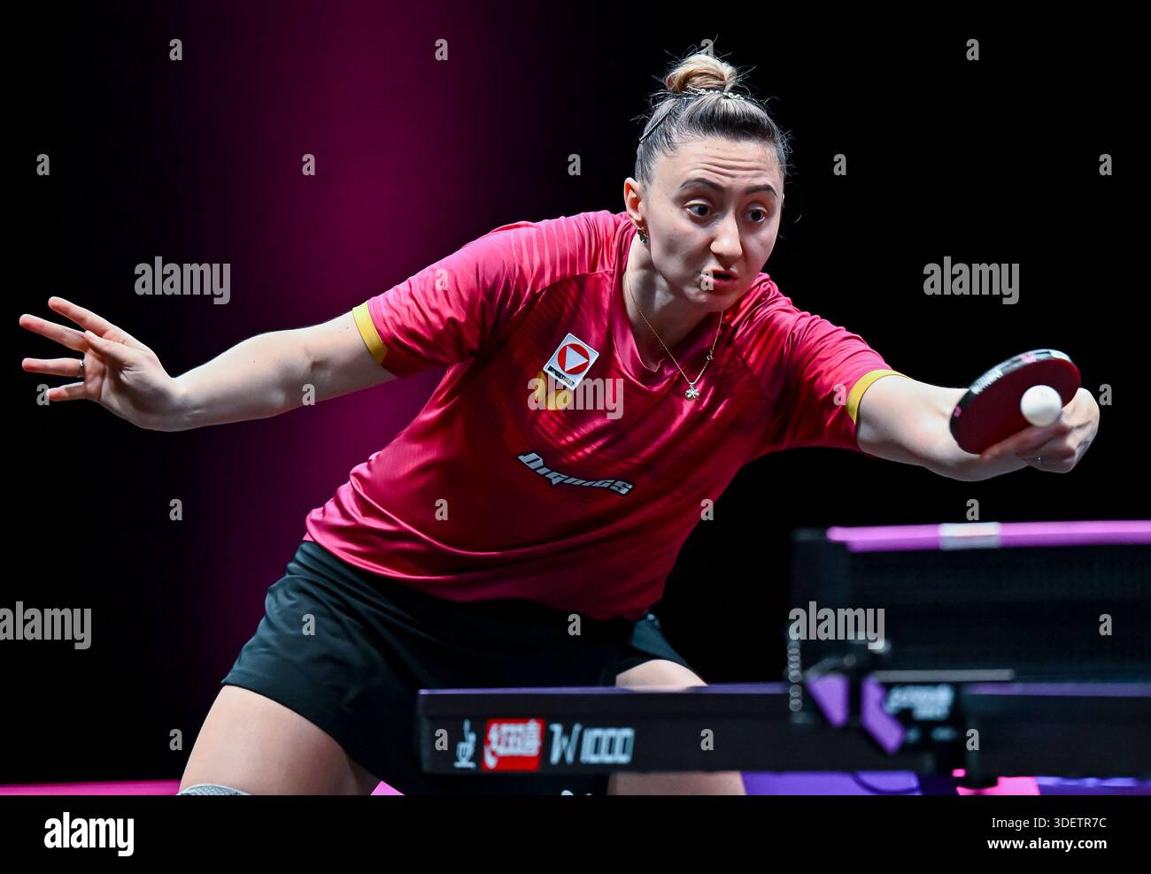 (260109) -- DOHA, Jan. 9, 2026 (Xinhua) -- Sofia Polcanova of Austria hits a return during the ...