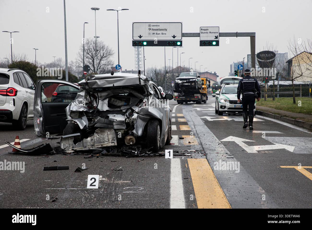 Incidente automobilistico in via Novara Milano - Italia - Cronaca ...