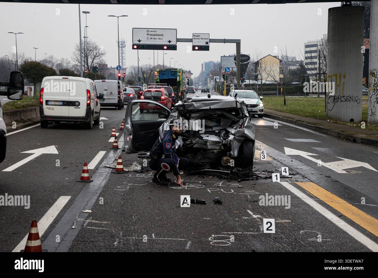 Incidente automobilistico in via Novara Milano - Italia - Cronaca ...