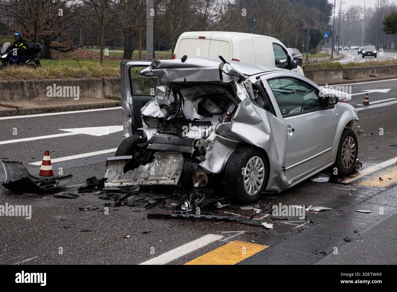 Incidente automobilistico in via Novara Milano - Italia - Cronaca ...