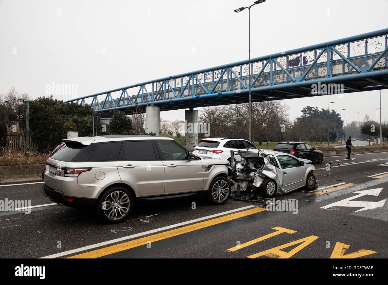 Incidente automobilistico in via Novara Milano - Italia - Cronaca ...