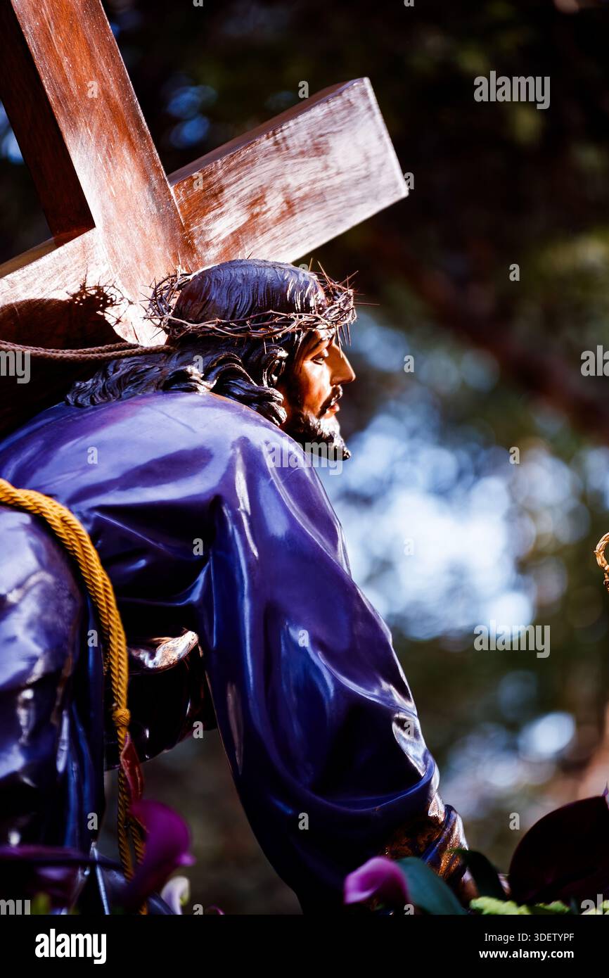 Jesus carrying the cross sculpture hi-res stock photography and images ...