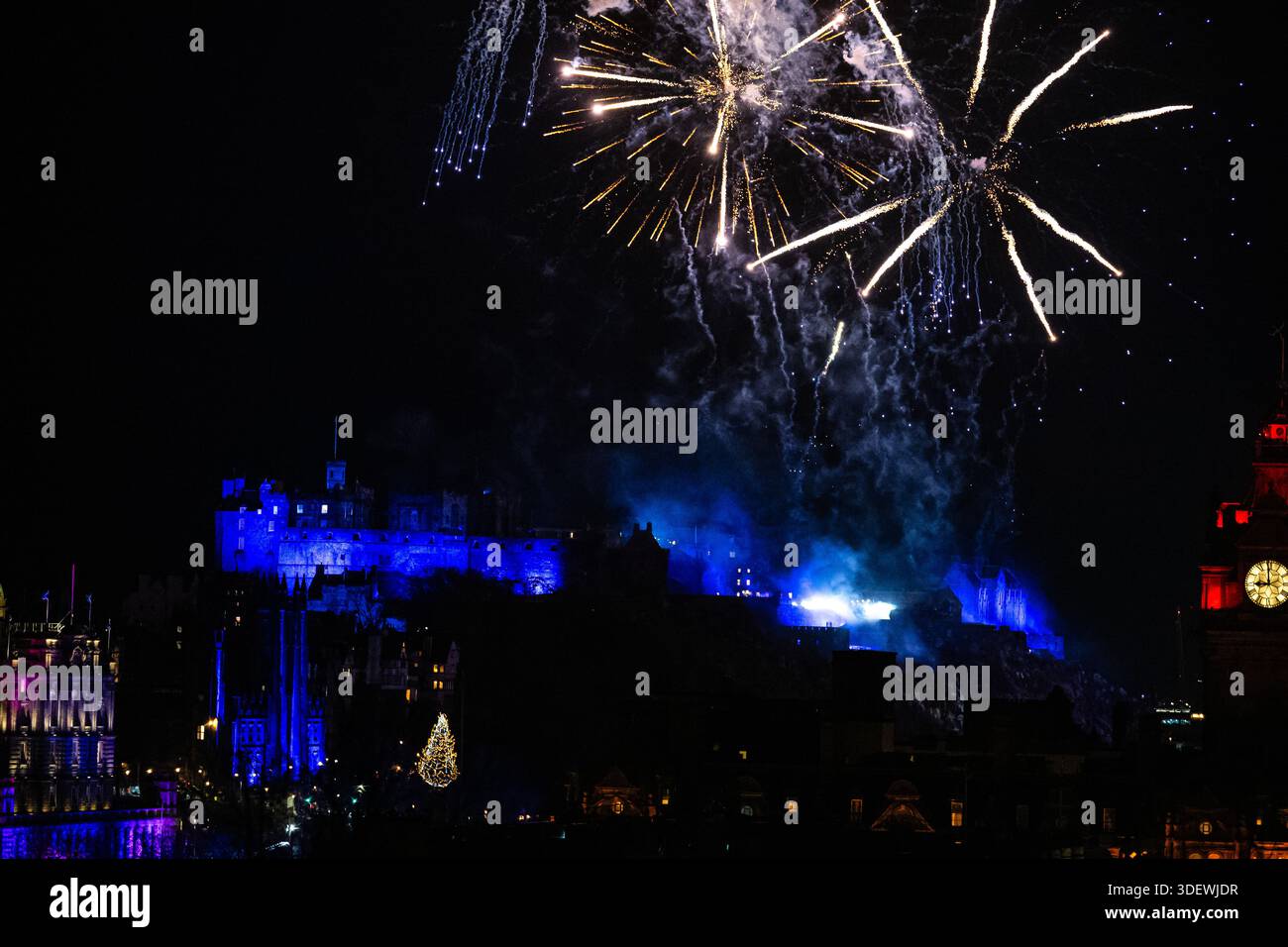 Edinburgh, Scotland, 12.31.2025 Fireworks from Edinburgh castle on New ...