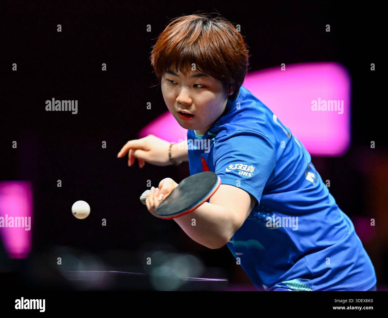 (260109) -- DOHA, Jan. 9, 2026 (Xinhua) -- Kuai Man of China hits a ...