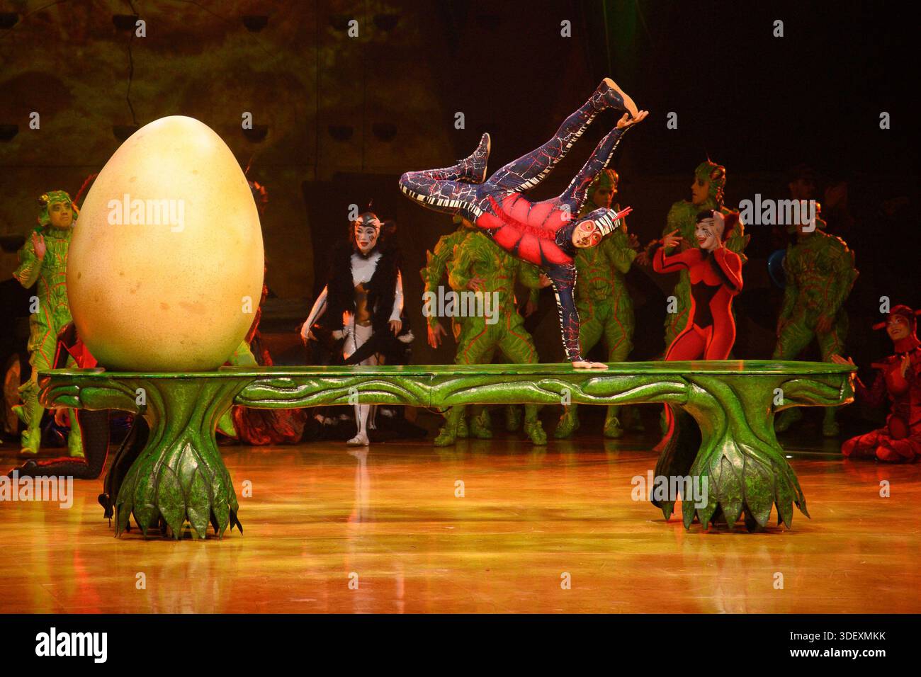 London, UK. 08 Jan, 2026. Pictured: Qiu Jiangming take a bow at Cirque ...