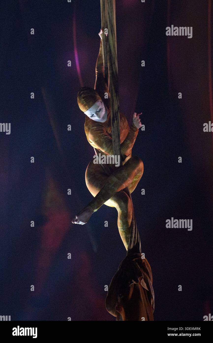 London, UK. 08 Jan, 2026. Pictured: Svetlana Delous performs on the ...