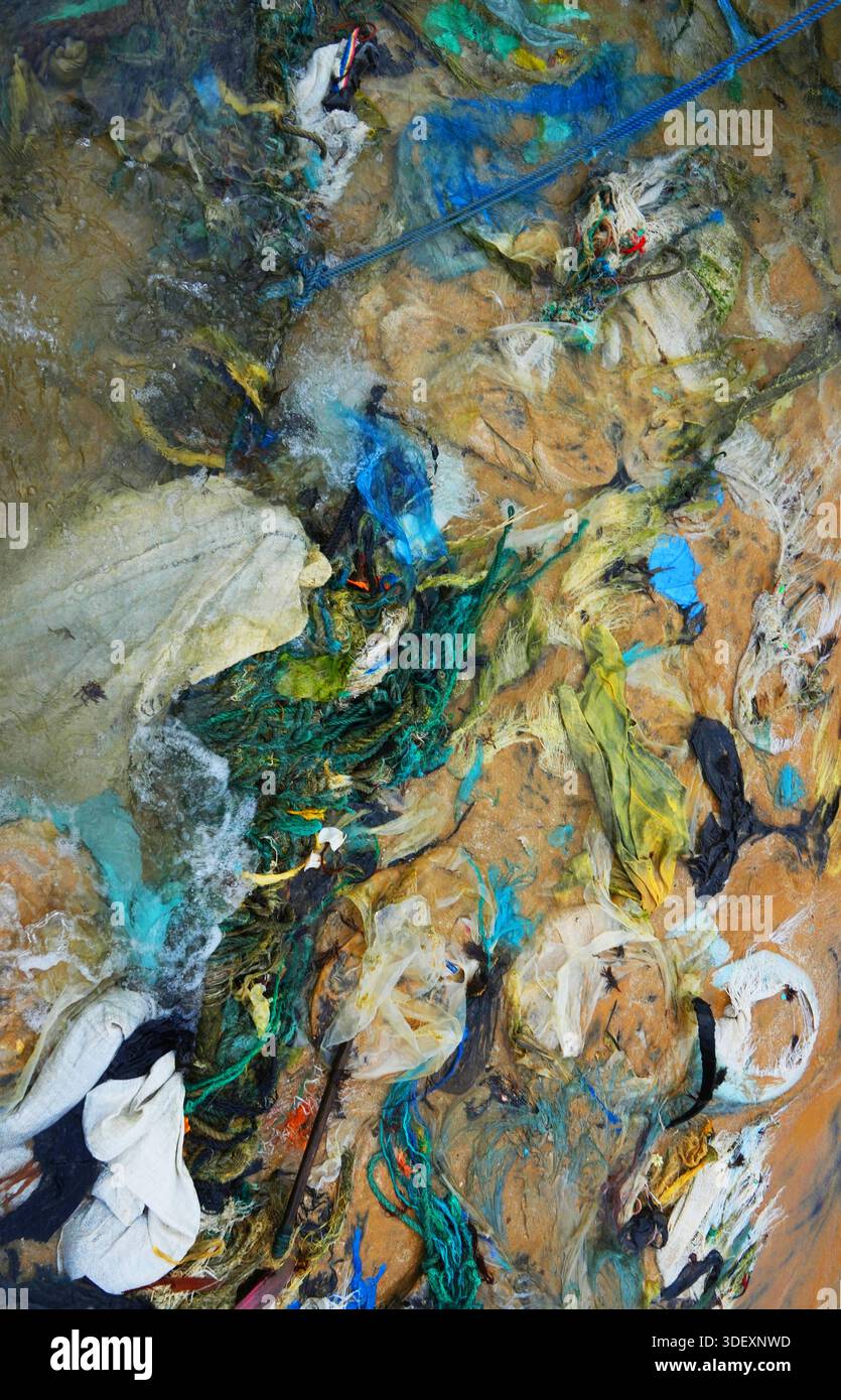 Symbol Sri Lanka, 20251226, Mikroplastik, Abfälle am Hafen Matara, in ...