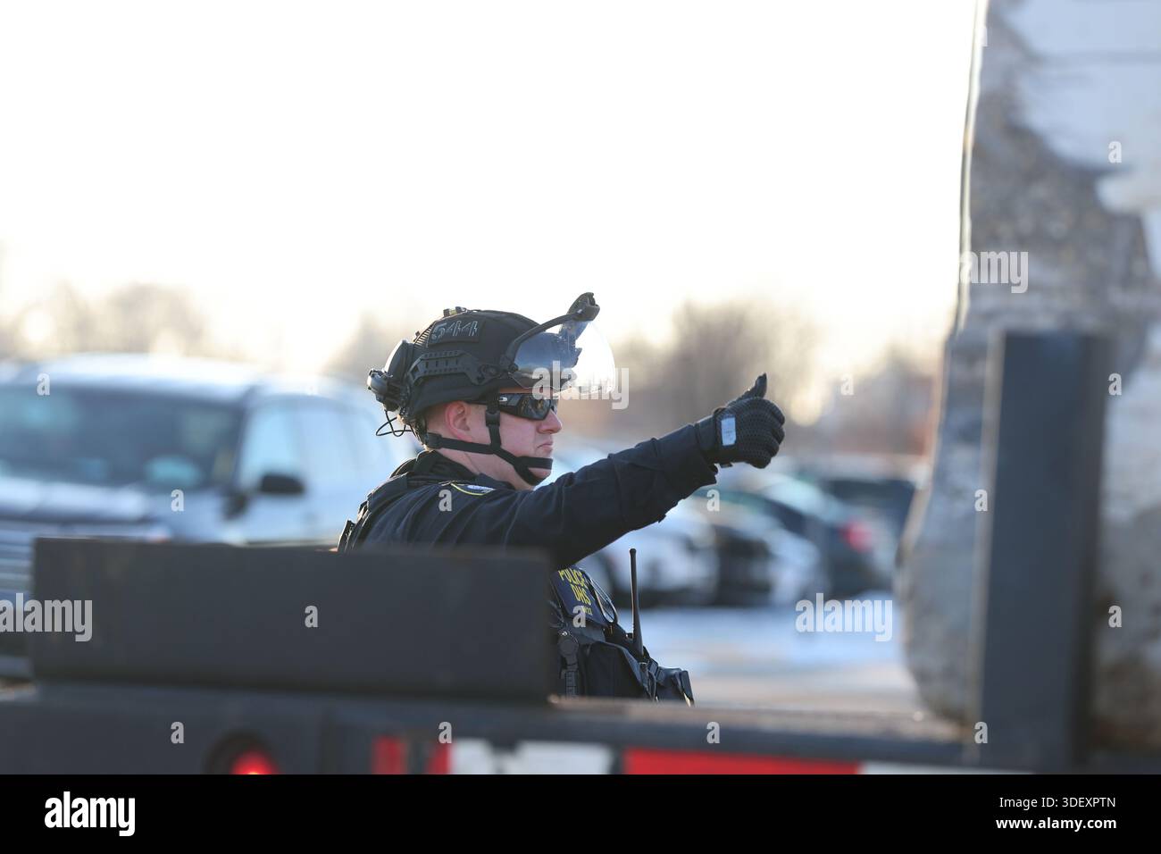 A DHS agent gives the thumps up as barriers are assembled outside the ...