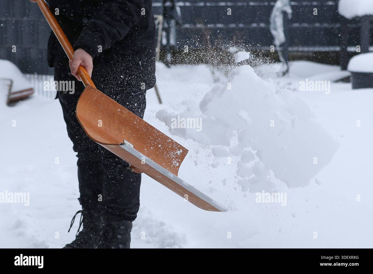 Schnee Klebt An Schneeschaufel