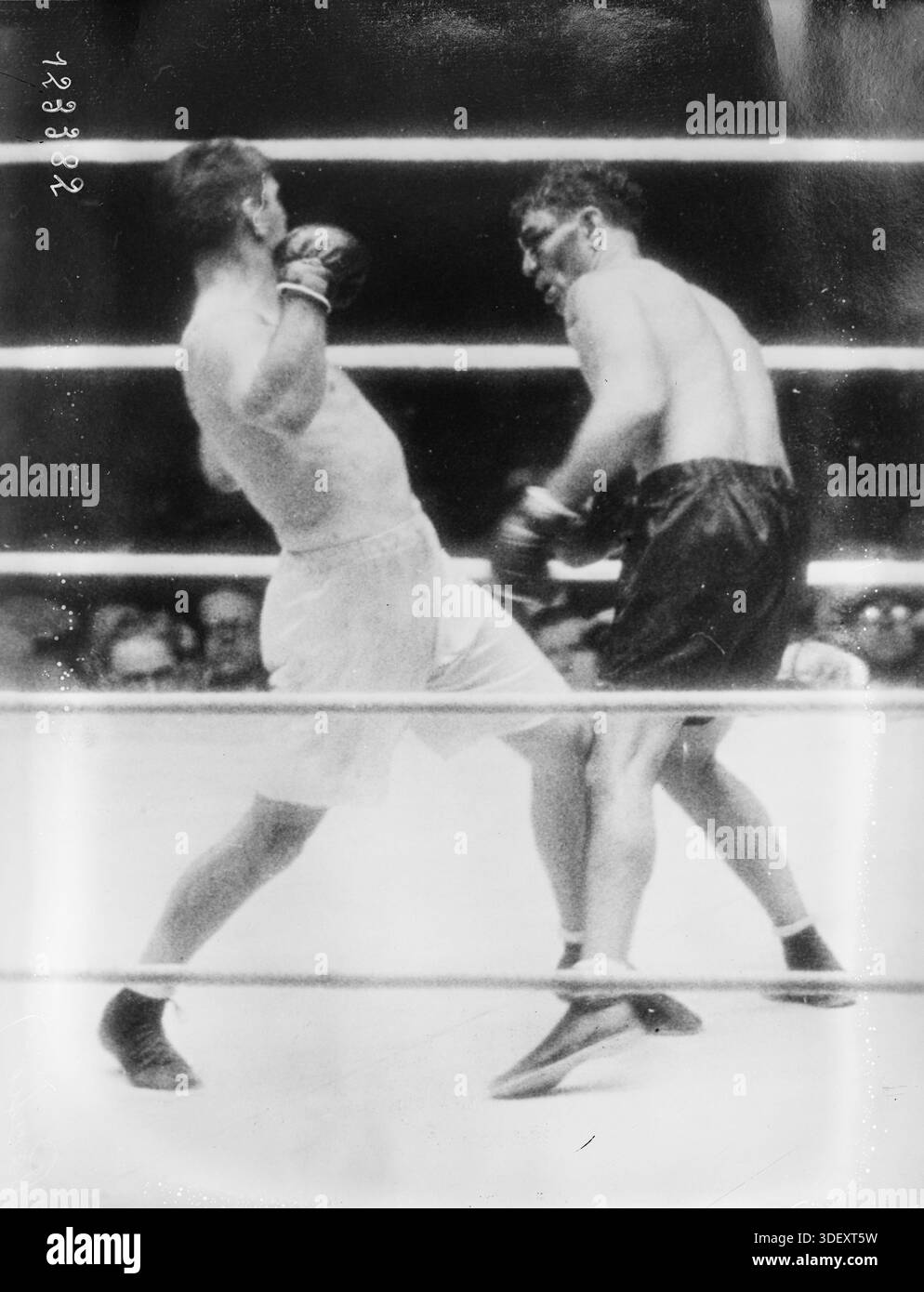 Chicago, 23 September 1927, fight between Gene Tunney vs. Jack Dempsey ...