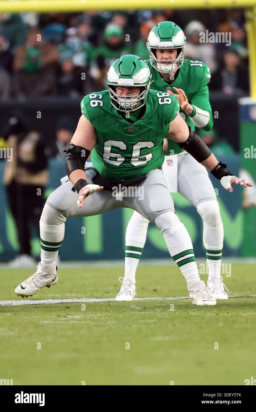 Philadelphia Eagles center Drew Kendall (66) blocks during an NFL ...