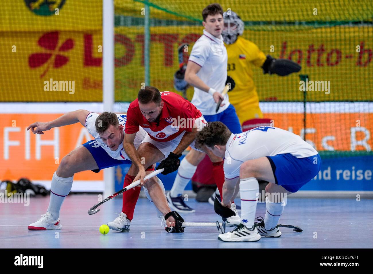 v.li.: Adam Uhlir (Czechia, 19, Kapitän [captain]), Celal Aydin ...