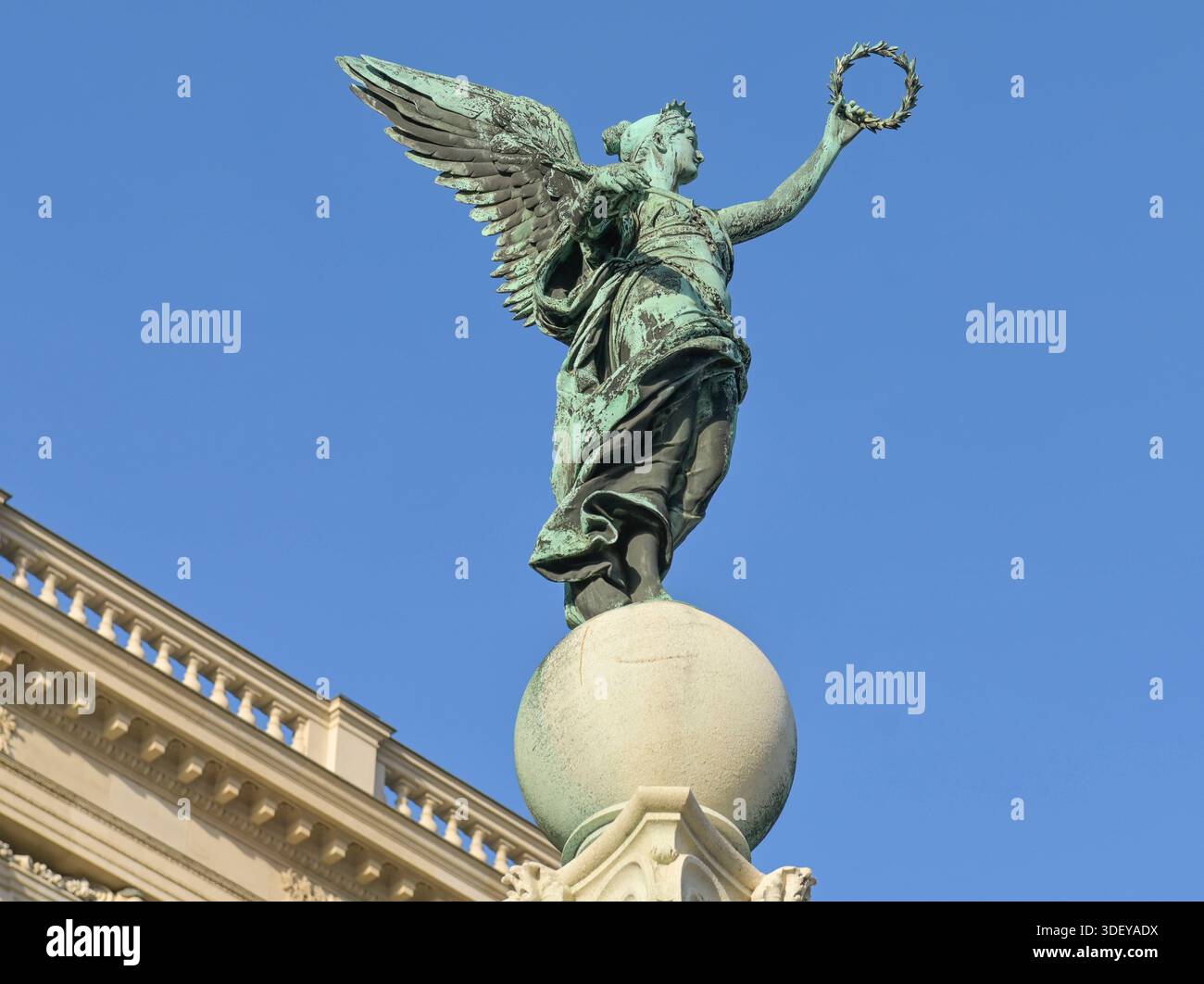 Statue Siegesgöttin Victoria, Naturhistorisches Museum, Burgring, Wien ...