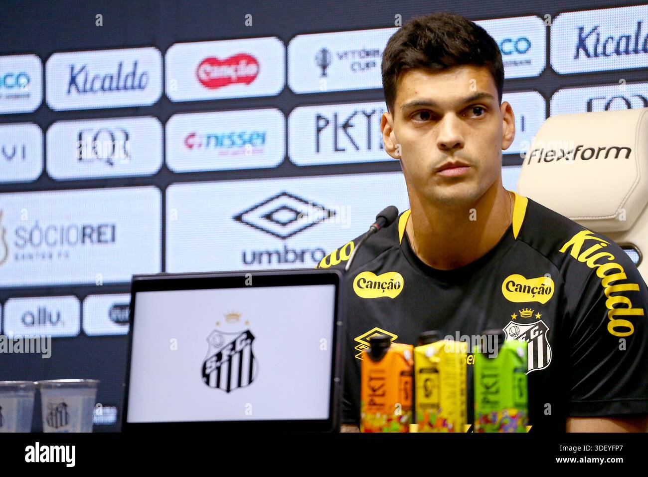 SP - SANTOS - 09/01/2026 - SANTOS, PRESS CONFERENCE - Goalkeeper ...