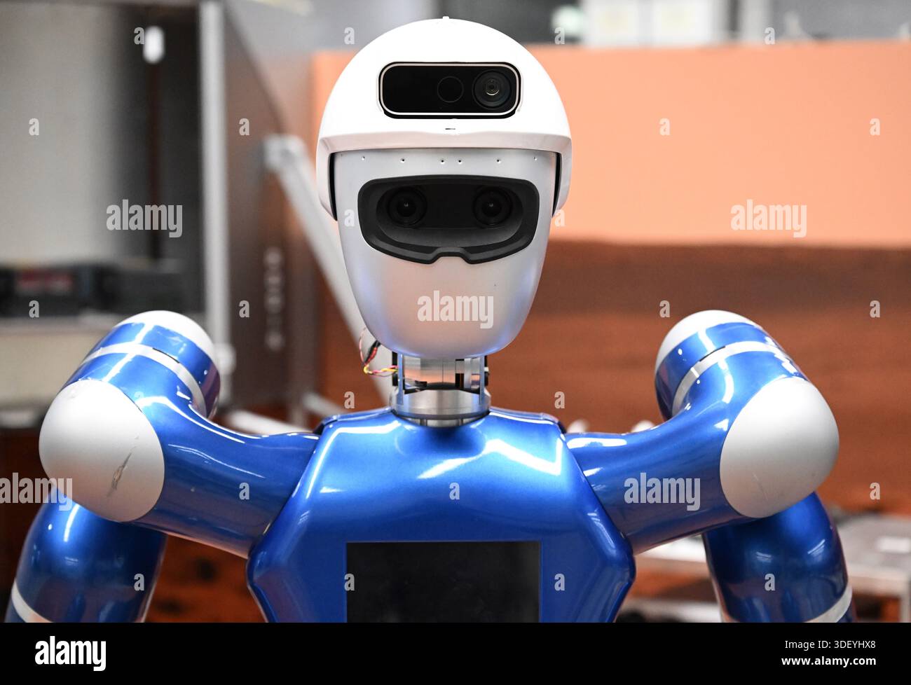 26 November 2025, Bavaria, Oberpfaffenhofen: The Rollin' Justin robot ...