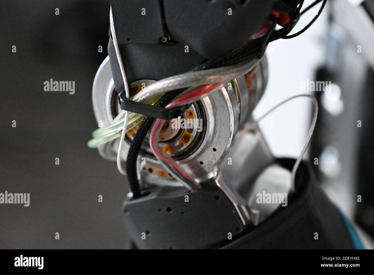 26 November 2025, Bavaria, Oberpfaffenhofen: A joint of the David robot ...