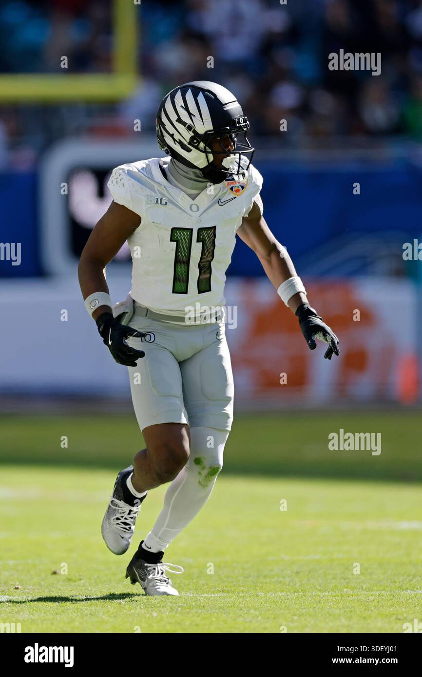 MIAMI GARDENS, FL - JANUARY 01: Jeremiah McClellan #11 of the Oregon ...