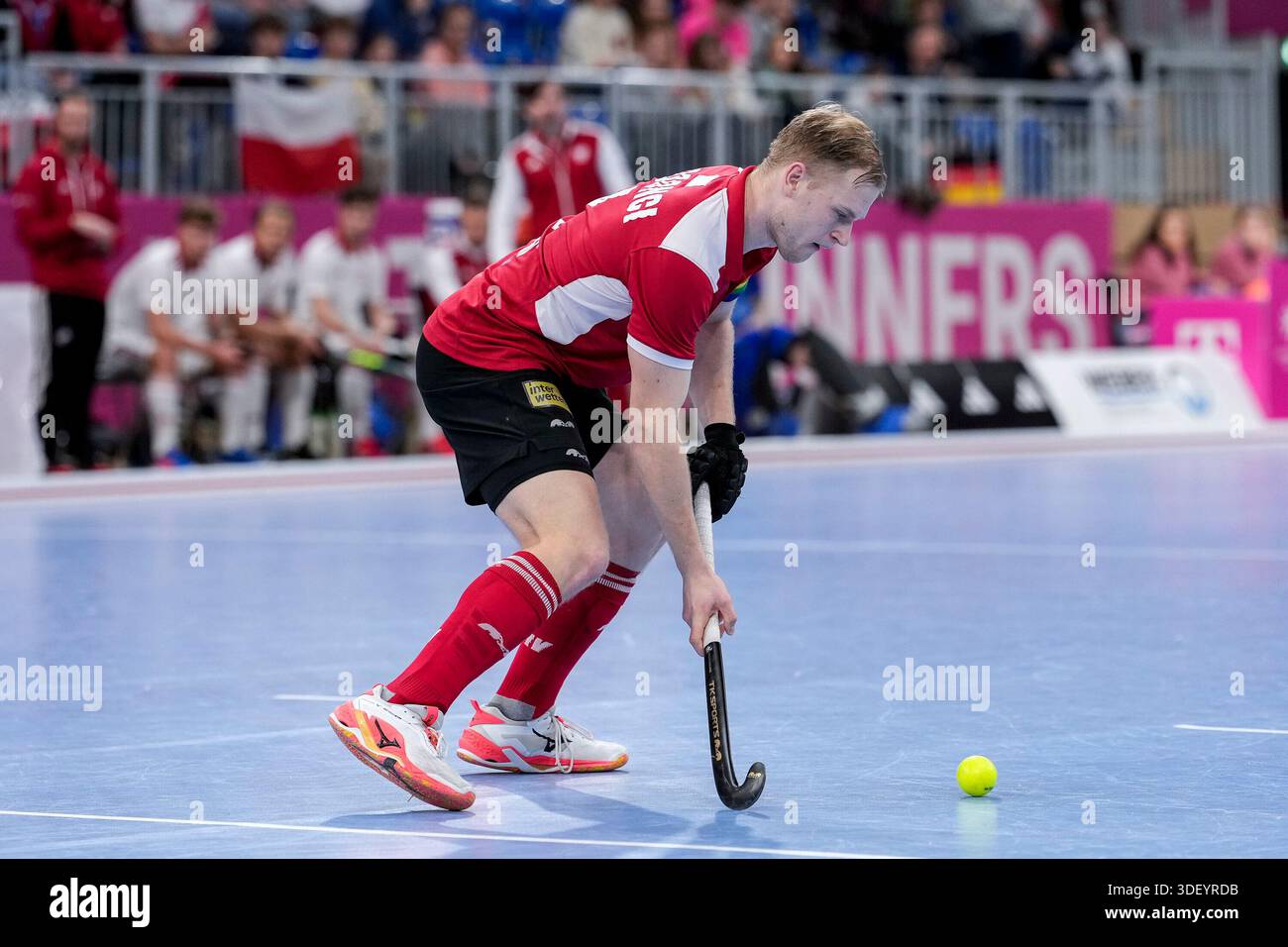 Fülöp Losonci (Austria, 4, Kapitän [captain]), am Ball, Freisteller ...