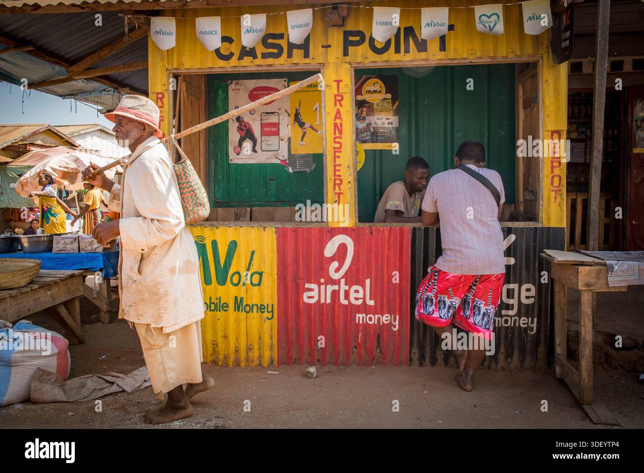 Informal store hi-res stock photography and images - Alamy