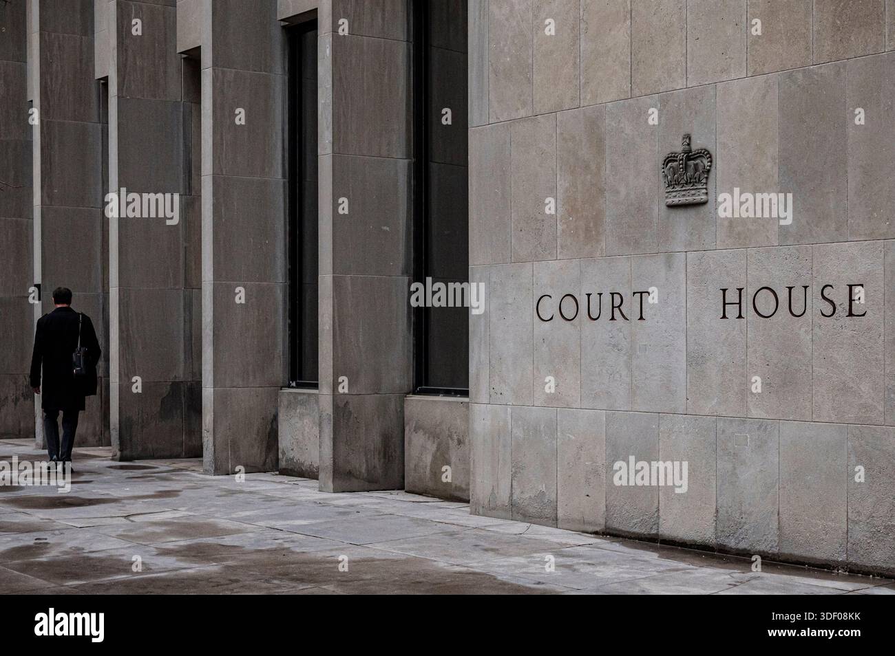 The Ontario Courthouse at 361 University Avenue in Toronto is ...