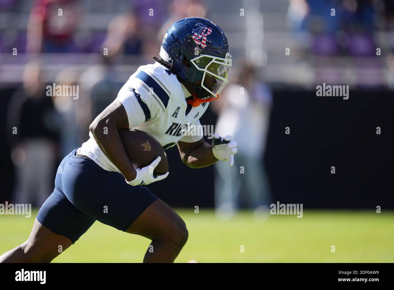 Rice's Aaron Turner (1) returns the opening kickoff during the first ...