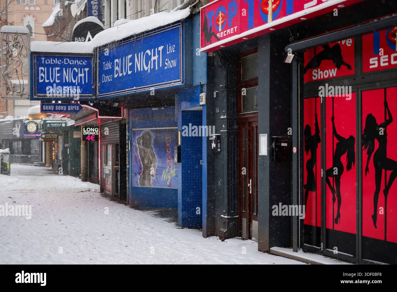 Hamburg 2026, photography, Reeperbahn, Blue Night, strip club Stock ...