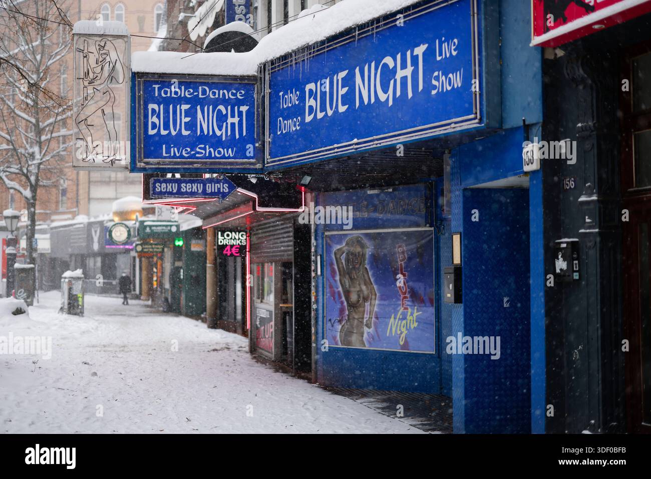 Hamburg 2026, photography, Reeperbahn, Blue Night, strip club Stock ...