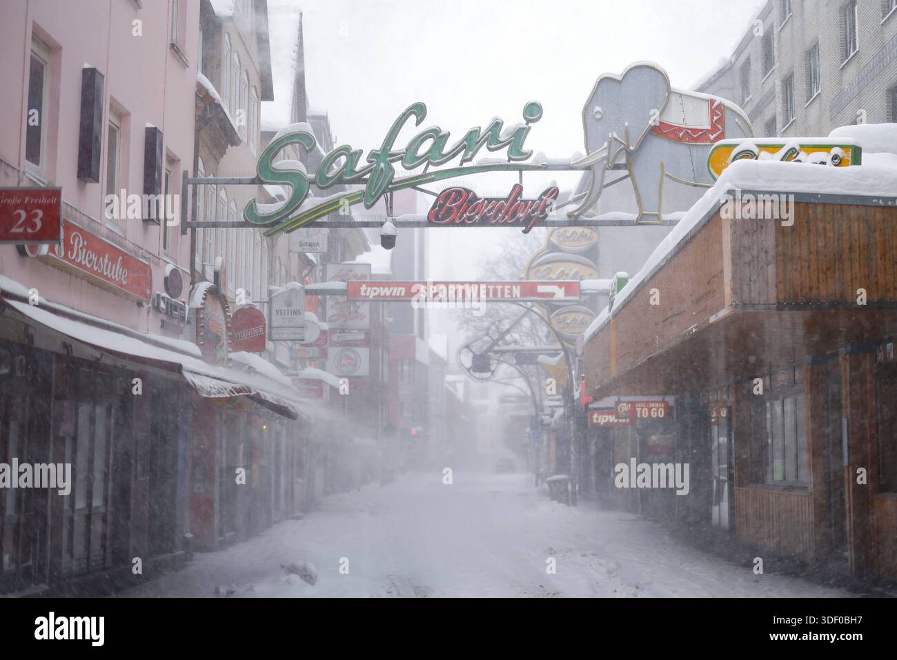 Hamburg 2026, photography; Reeperbahn, Grosse Freiheit in winter, snow ...