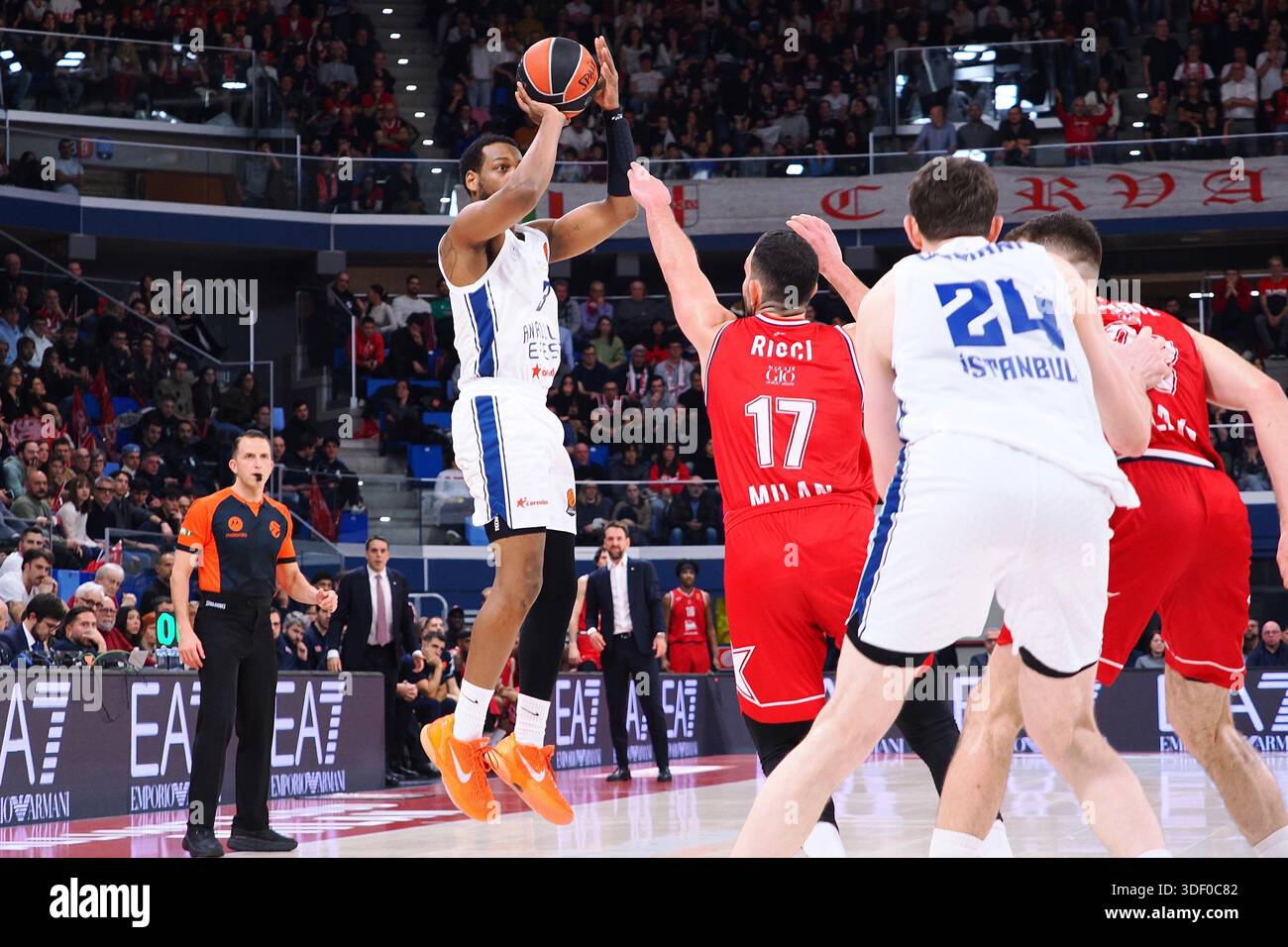 Jordan Loyd (Anadolu Efes Istanbul) during EA7 Emporio Armani Milano vs ...