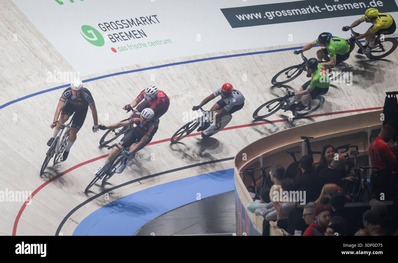 09 January 2026, Bremen: Cycling: Start of the Bremen Six Days ...