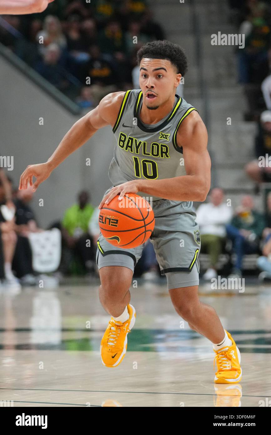 Baylor guard Isaac Williams IV (10) drives to the basket during the ...