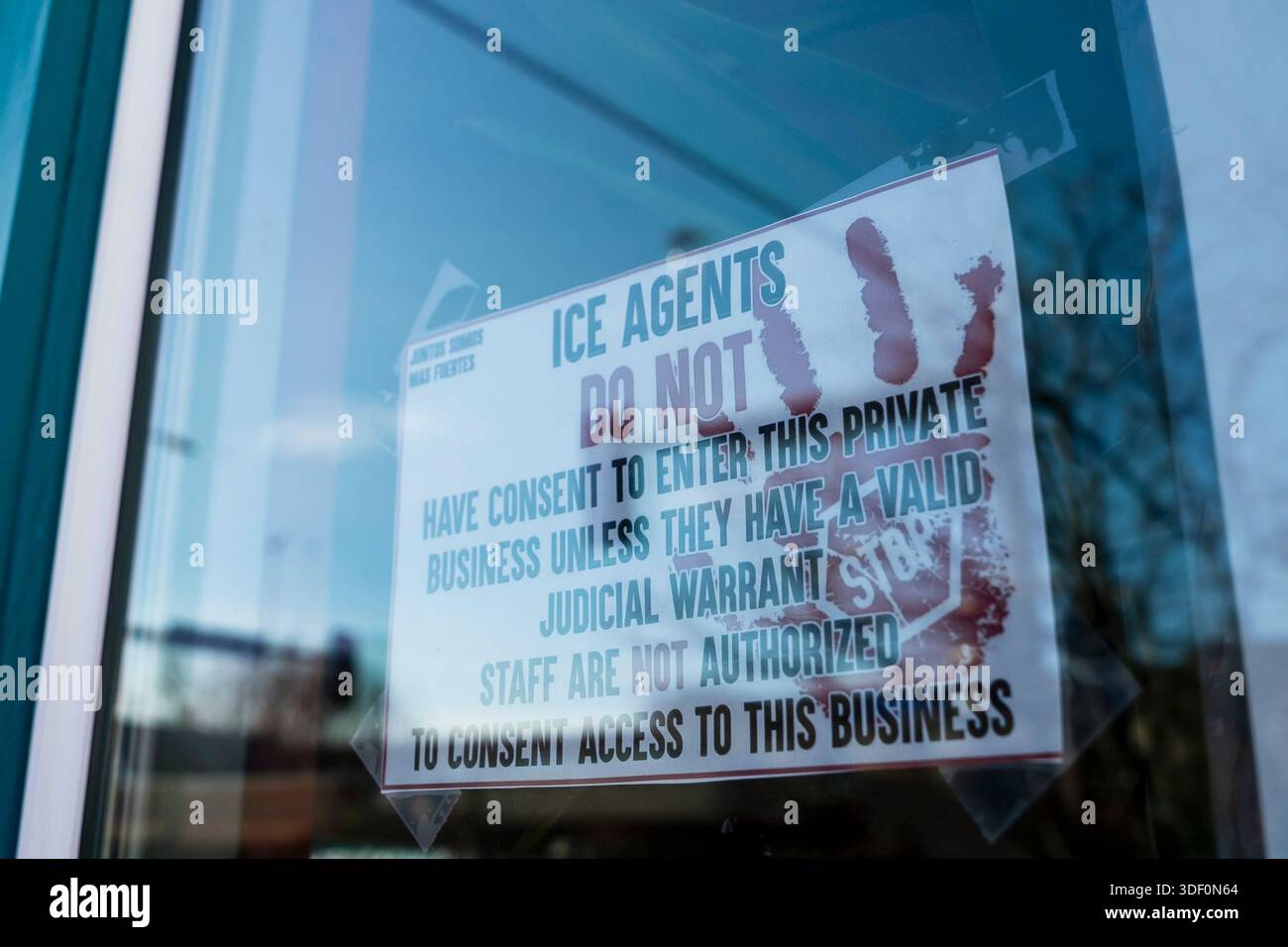 A sign warning Ice agents seen in a restaurant window in Minneapolis ...