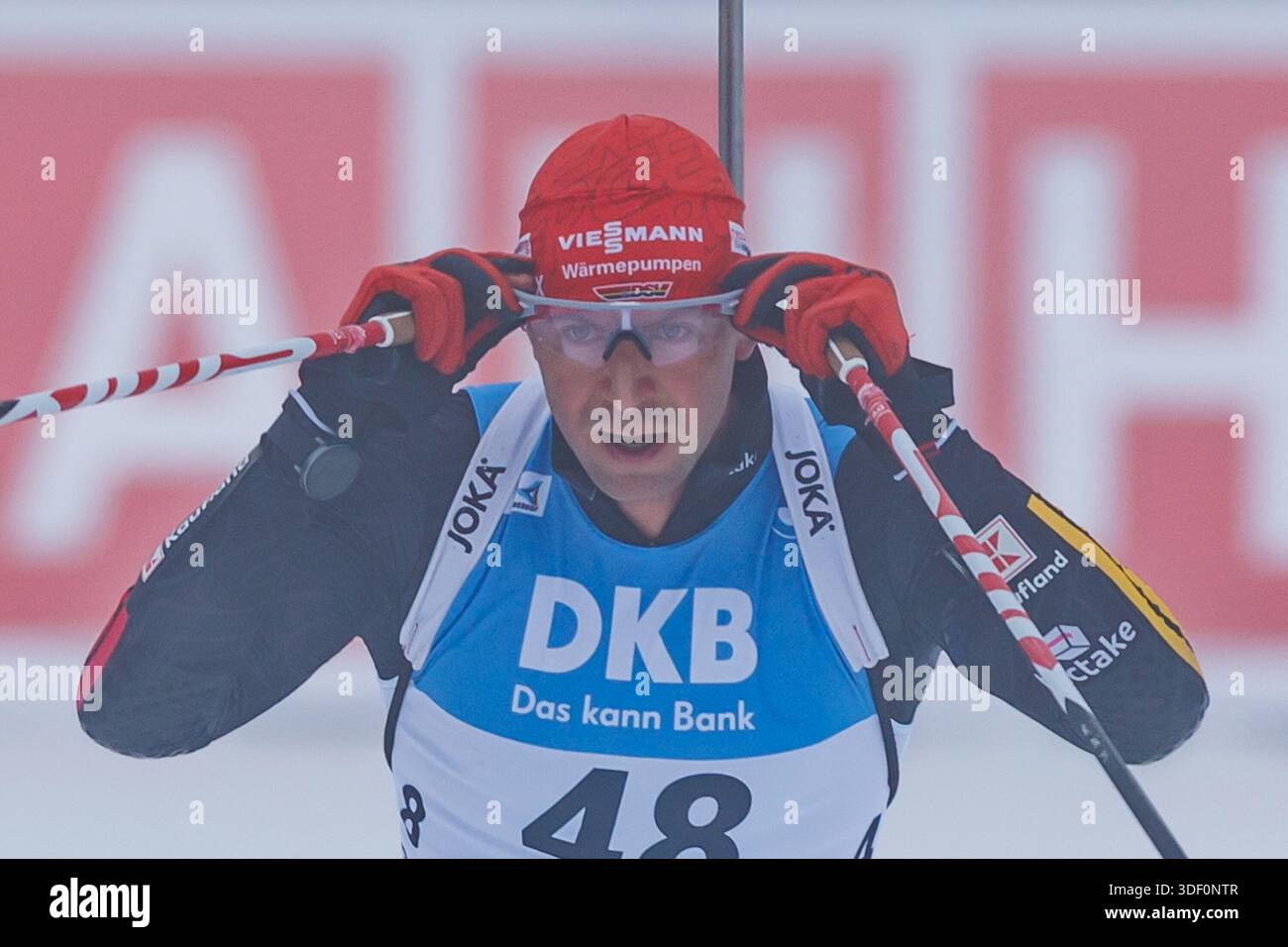 Philipp Nawrath (GER) am Schießstand, 08.01.2026, Oberhof (Deutschland ...