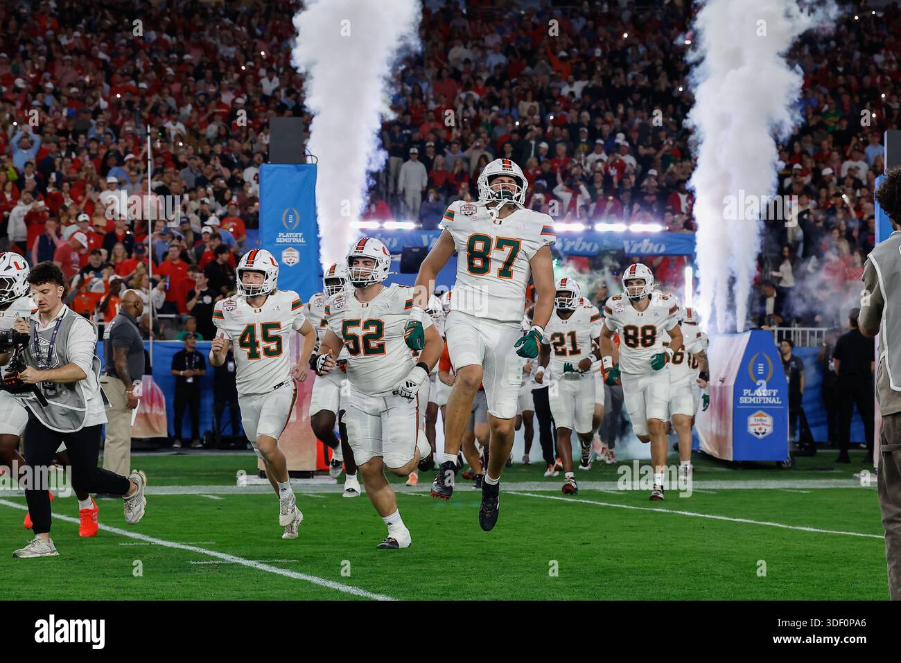 GLENDALE, AZ - JANUARY 08: TE Alex Bauman #87 of the Miami Hurricanes ...