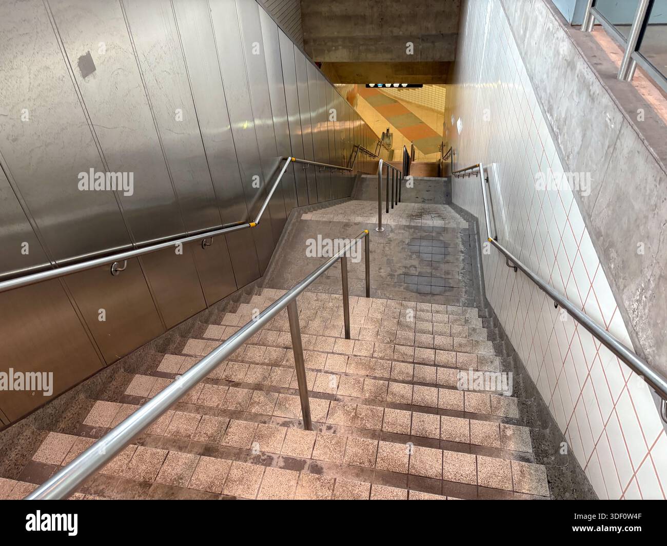 Dirty staircase subway steps hi-res stock photography and images - Alamy
