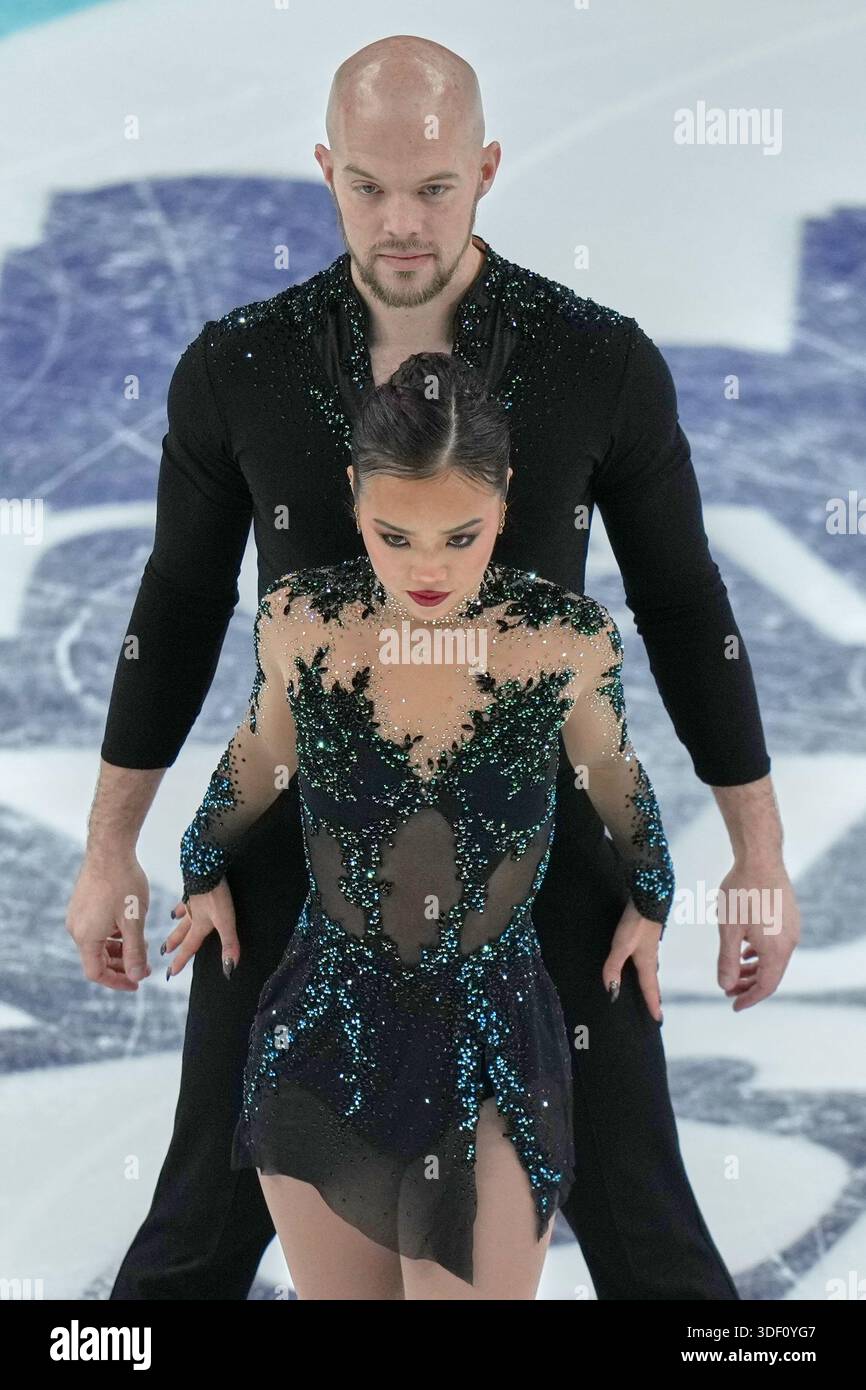 Ellie Kam and Danny O'Shea compete during the pairs free skating ...