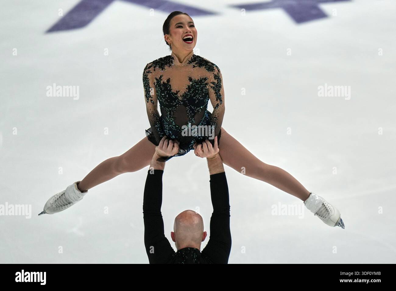 Ellie Kam and Danny O'Shea compete during the pairs free skating ...