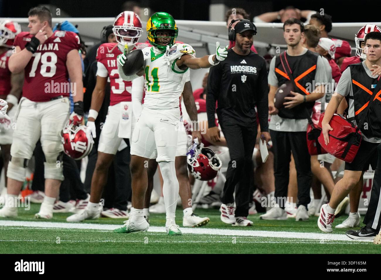 Oregon wide receiver Jeremiah McClellan (11) reacts after a first down ...