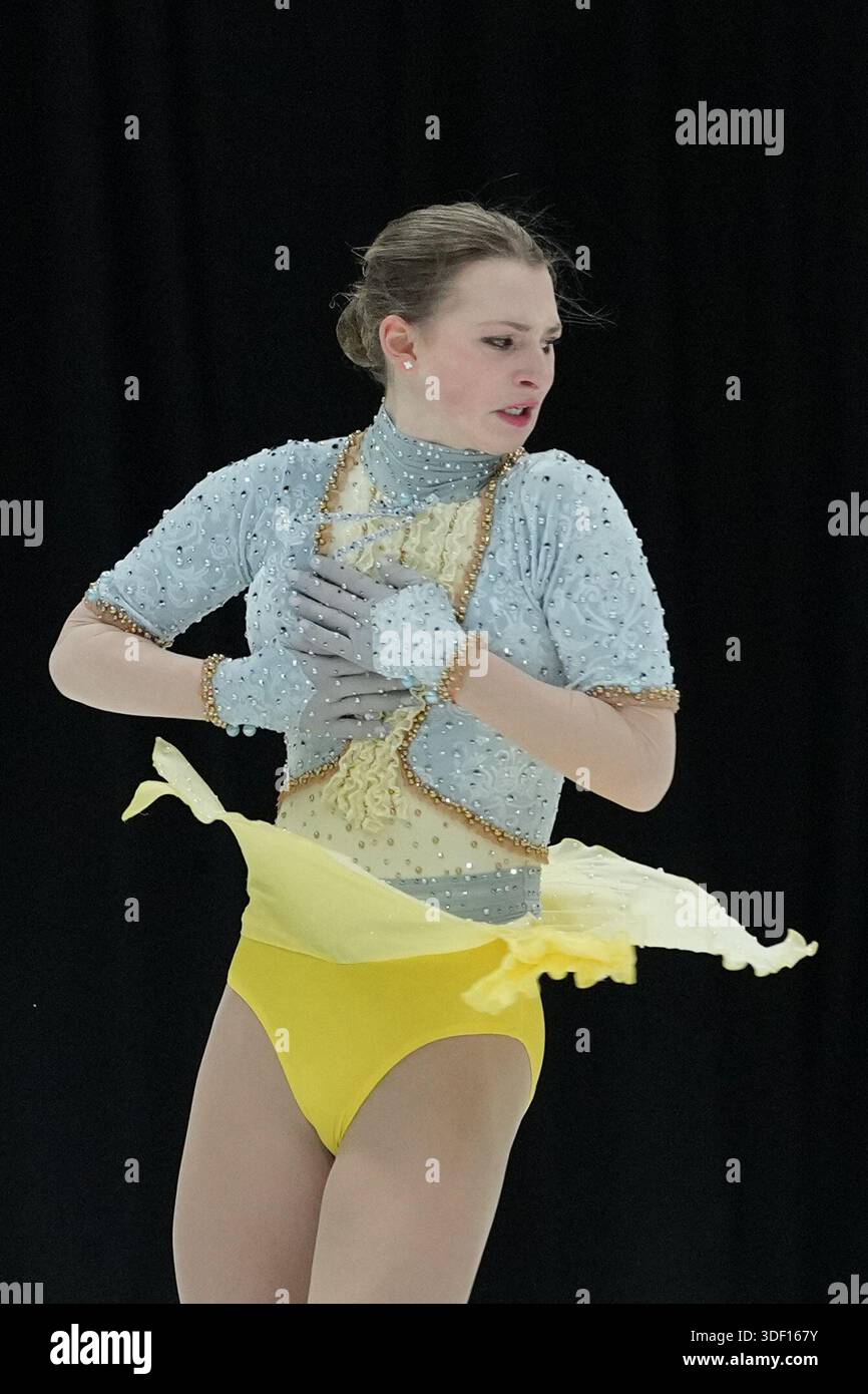 Sarah Everhardt competes during the women's free skating competition at ...
