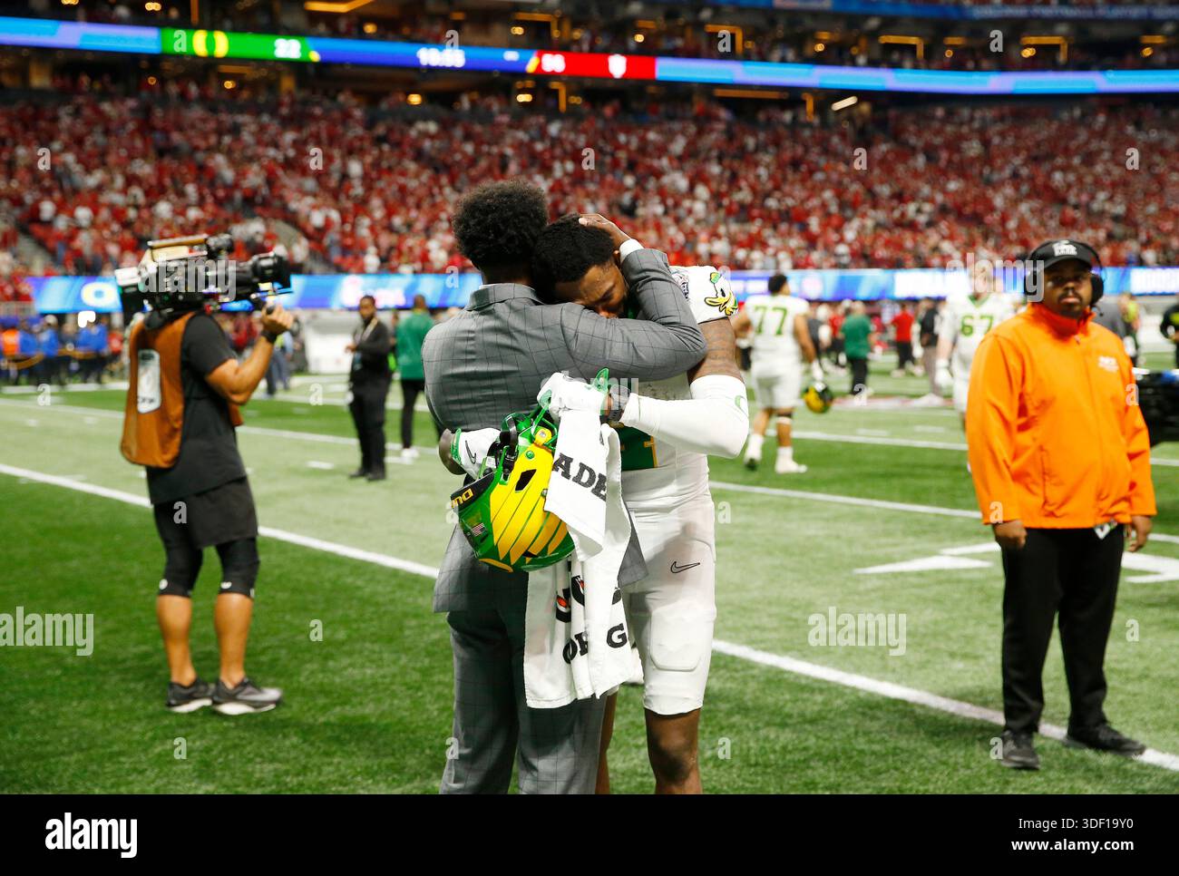 Atlanta, United States. 09th Jan, 2026. An Oregon Duck player is ...
