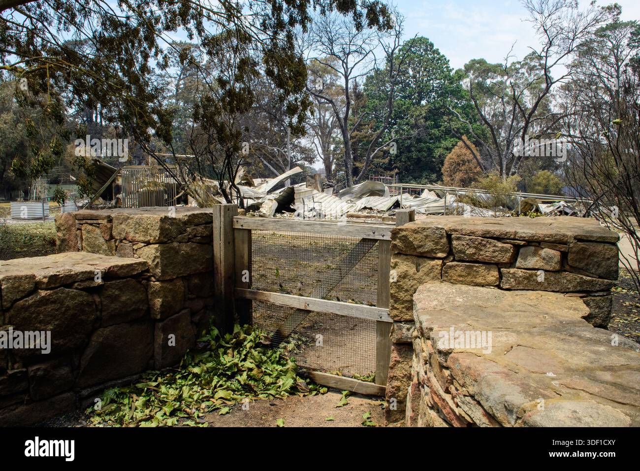 Ruffy, Australia. 10th Jan, 2026. The gate to the Ruffy primary school ...